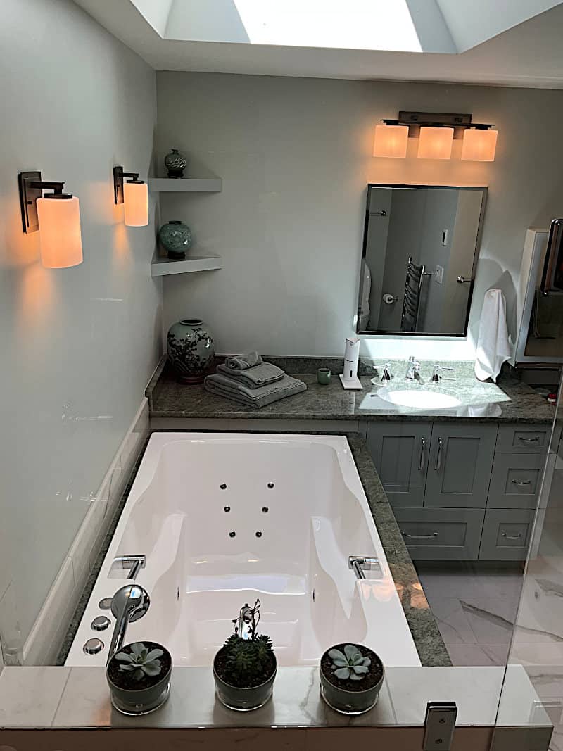 Deep Soaking Tub, Washington, USA - Cabuchon