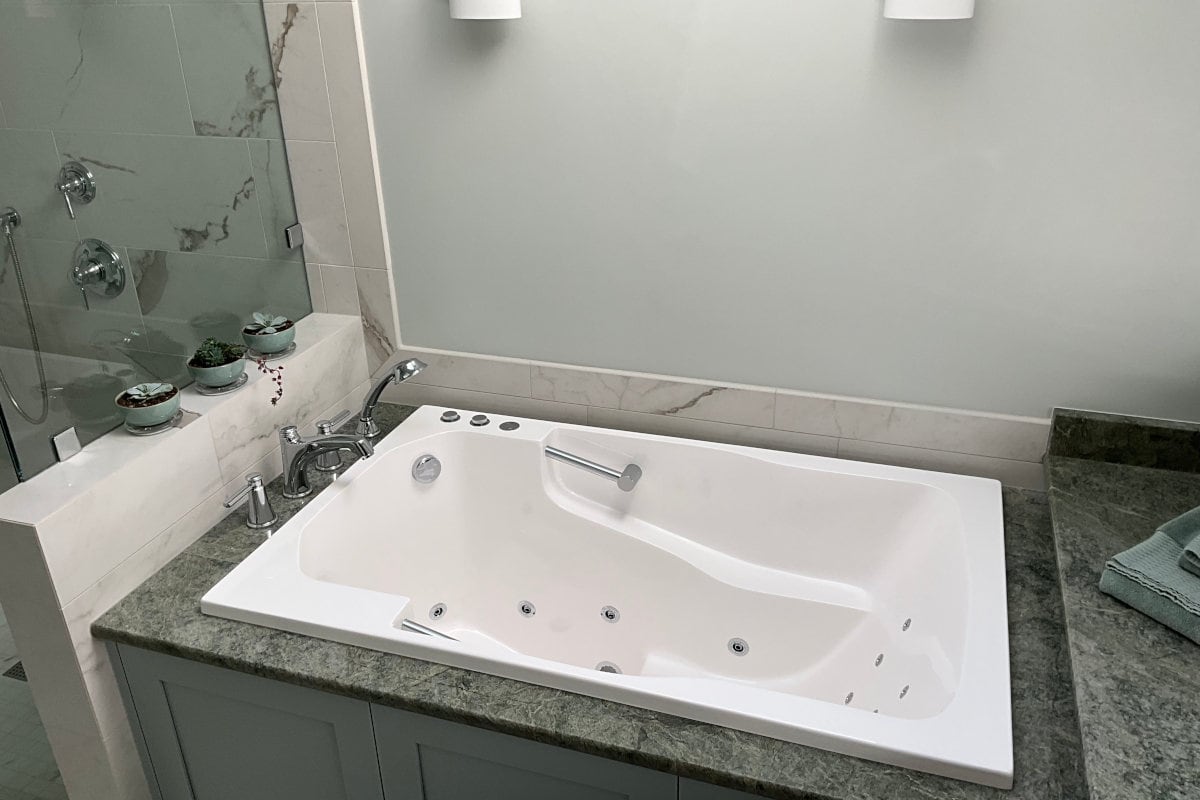 Walk In Baths and Soaking Tubs: a Comparison - Cabuchon