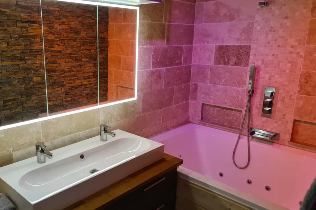 2 Seats For Shared Bathing | Xanadu Deep Soaking Tub